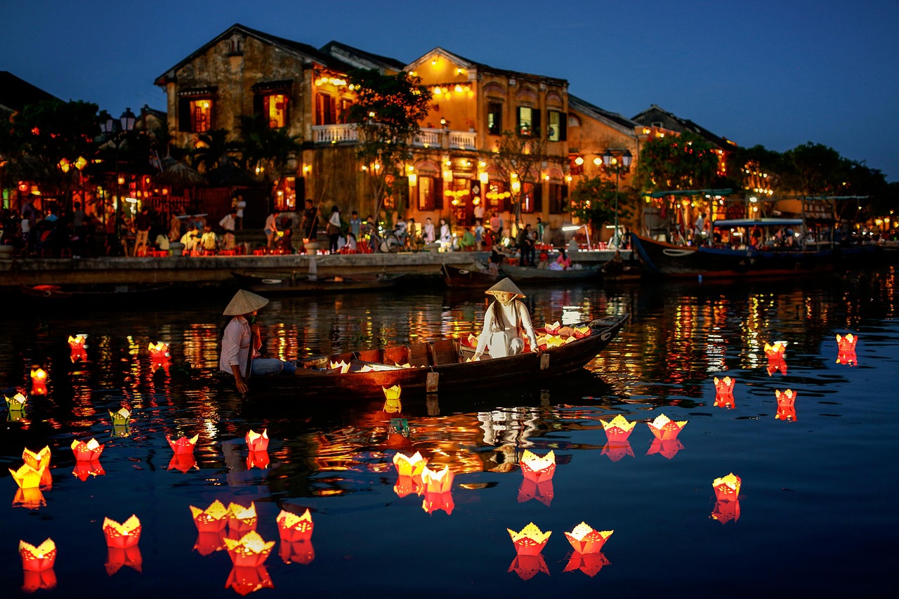30 Beautiful Cities at Night Worth Staying Up For - The Avid Inspire